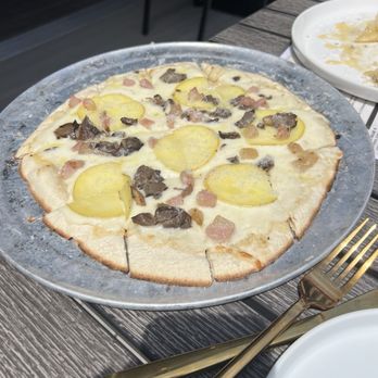 VIER NORTH - Updated January 2025 - 15 Photos - 1832 E North Ave ...