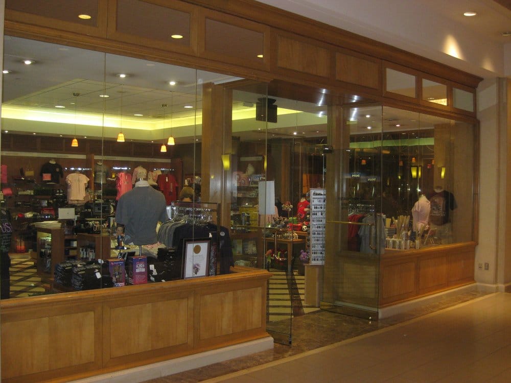 TRAVEL TRADERS - Updated January 2026 - 1000 H St NW, Washington ...