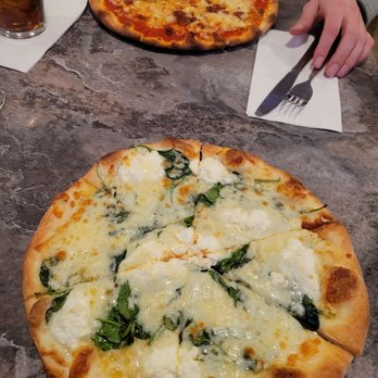 SOLID SLICE PIZZERIA AND PUB - Updated February 2025 - 11 Photos & 18 ...