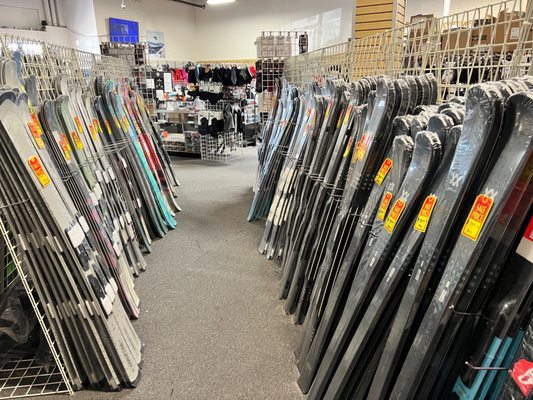 SKI AND SNOWBOARD OUTLET - Updated October 2025 - 23 Photos & 98 ...