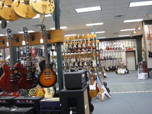 DAVE’S GUITAR SHOP - Updated August 2025 - 38 Photos & 41 Reviews ...