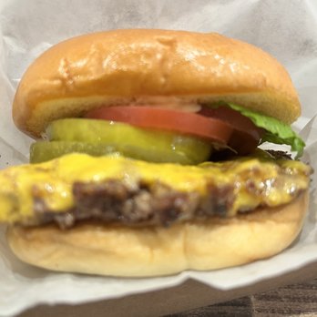 SHAKE SHACK - Updated June 2024 - 65 Photos & 117 Reviews - 2400 ...