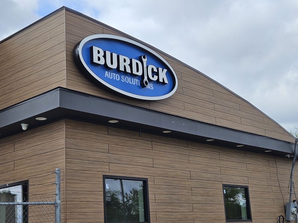 GIANT SIGN - Updated October 2025 - 11 Photos - 11226 Ables Ln, Dallas ...