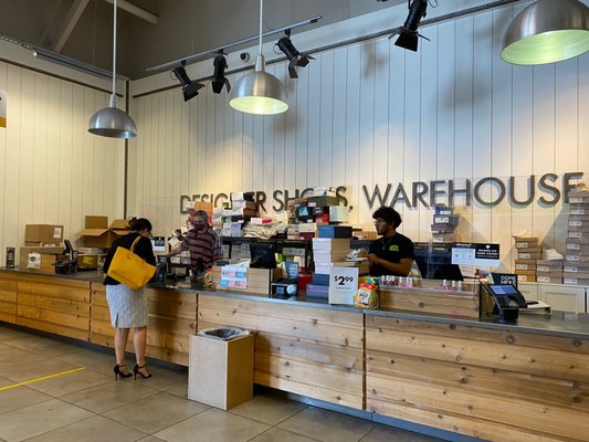 DSW DESIGNER SHOE WAREHOUSE - Updated November 2025 - 49 Photos & 99 ...