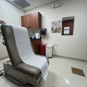 DERICK DERMATOLOGY - ELGIN - Updated October 2025 - 10 Photos & 35 ...