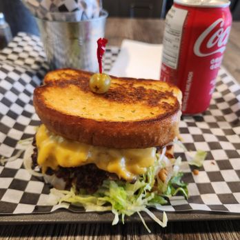 MOUNTAIN BURGER - Updated January 2026 - 15 Photos - 969 Upper Ottawa ...