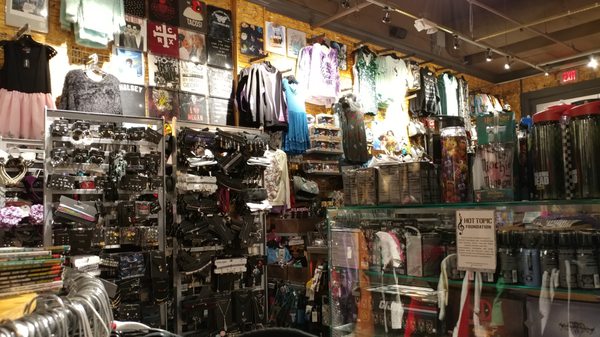 HOT TOPIC - Updated December 2025 - 17031 Valley Mall Rd, Hagerstown ...