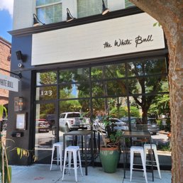 THE WHITE BULL - Updated December 2025 - 1042 Photos & 484 Reviews ...
