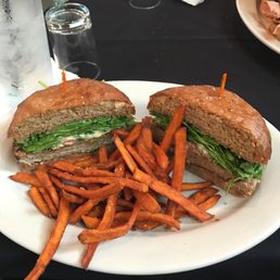 BISTRO BYRONZ - Updated December 2025 - 206 Photos & 229 Reviews - 1901 ...