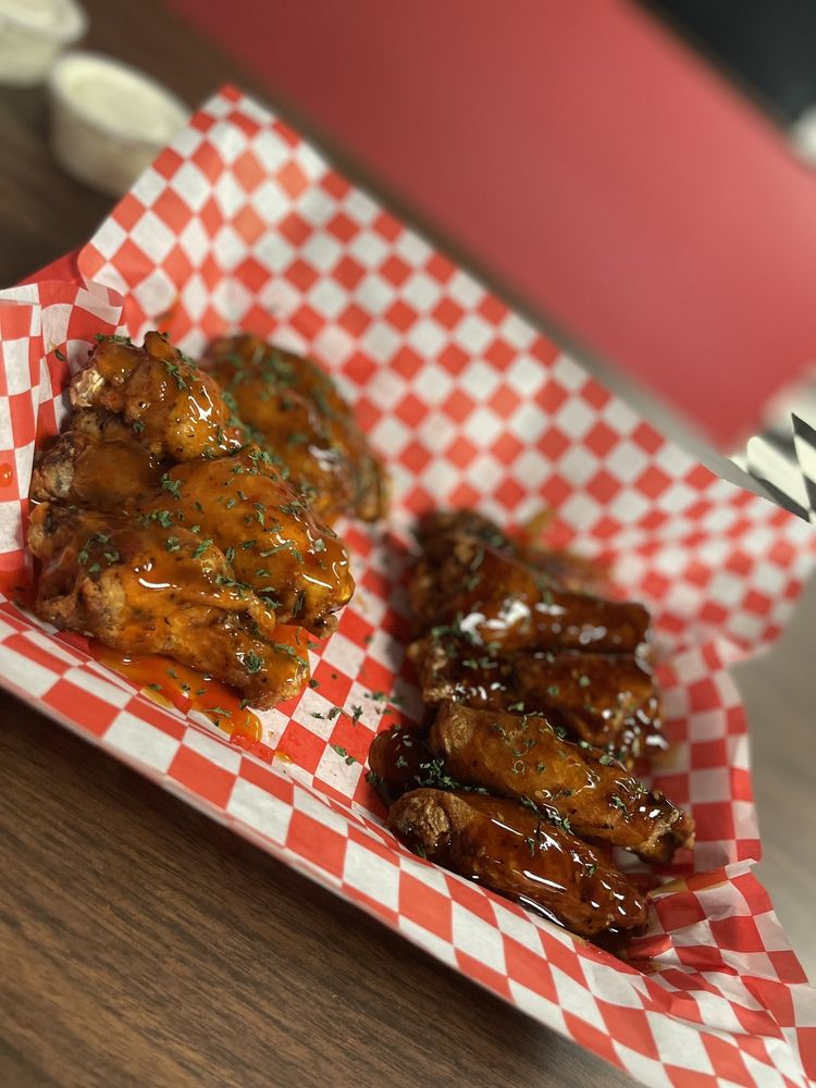 VALLEY WINGS - Updated July 2025 - 347 Photos & 604 Reviews - 15414 N ...