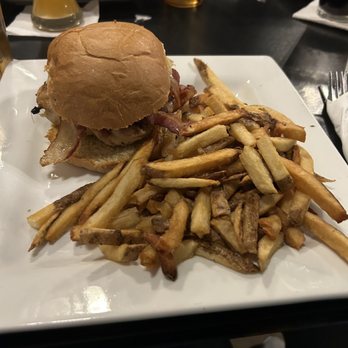 Z PUB & DINER - Updated December 2024 - 82 Photos & 147 Reviews - 2580 ...