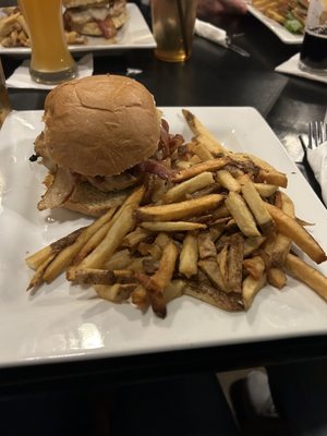 Z PUB & DINER - Updated October 2024 - 80 Photos & 143 Reviews - 2580 ...