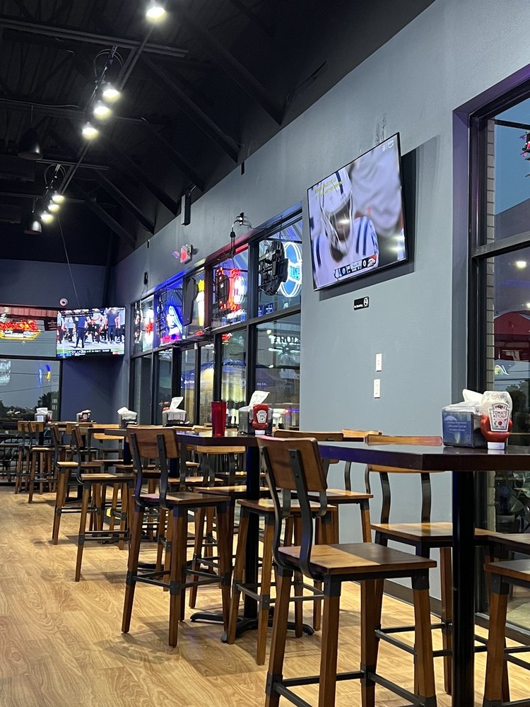 TOUCHDOWN SPORTS BAR AND LOUNGE - Updated August 2025 - 48 Photos & 26 ...