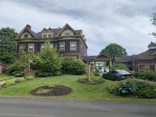 BERRY MANOR INN - Updated December 2024 - 66 Photos & 66 Reviews - 81 ...