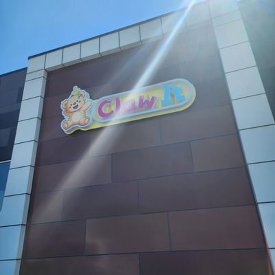 CLAW IT - Updated January 2026 - 2252 S Canal St, Chicago, Illinois ...