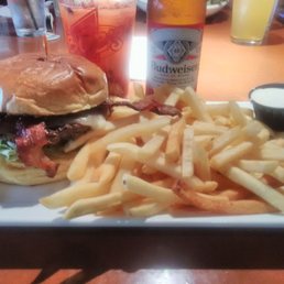 BOB’S BURGERS & BREW - Updated November 2025 - 160 Photos - 344 Reviews - 1611 SE Everett Mall ...