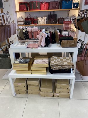 Michael kors outlet aurora farms store