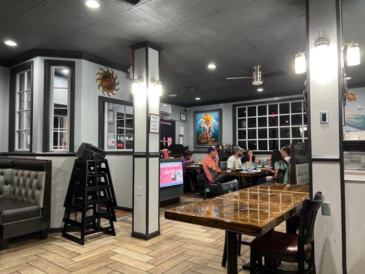 7 MARES - Updated August 2025 - 94 Photos & 59 Reviews - 1338 Richmond ...