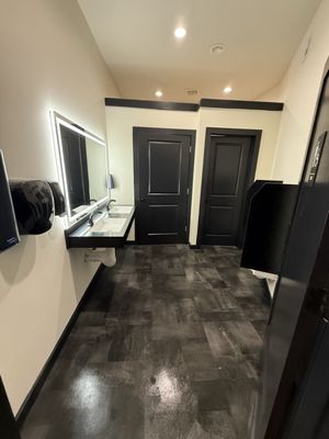 TANK’S TAVERN - Updated October 2025 - 16 Photos - 104 E Grand River Rd ...