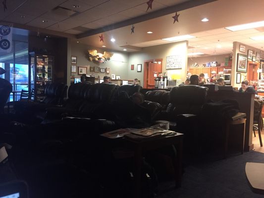 USO - 18 Photos & 32 Reviews - Airport Lounges - 10000 W O'Hare ...