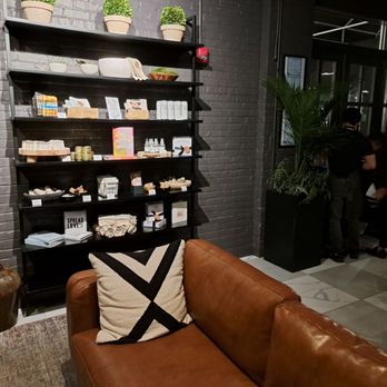 EDEN - Updated January 2025 - 1000 Photos & 385 Reviews - 2734 W Roscoe ...