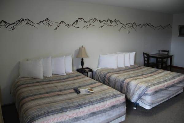 PIONEER MOTEL - Updated October 2025 - 10 Photos & 27 Reviews - 124 W ...