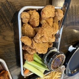 DUFF’S FAMOUS WINGS - Updated July 2025 - 189 Photos & 251 Reviews ...