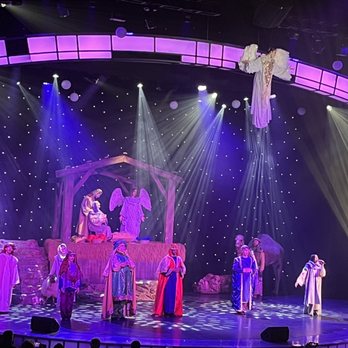 CHRISTMAS IN THE DELLS DINNER SHOW - Updated December 2024 - 31 Photos ...