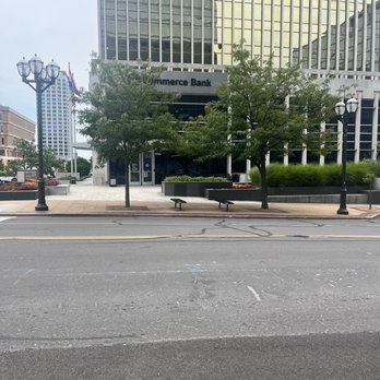COMMERCE BANK - Updated November 2025 - 13 Reviews - 8000 Forsyth Blvd ...