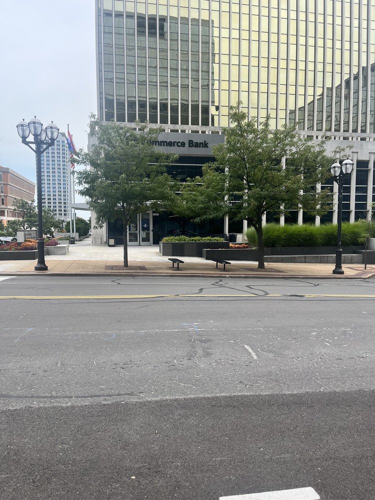 COMMERCE BANK - Updated November 2025 - 13 Reviews - 8000 Forsyth Blvd ...