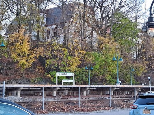 PEEKSKILL METRO NORTH TRAIN STATION - Updated October 2025 - 22 Photos ...