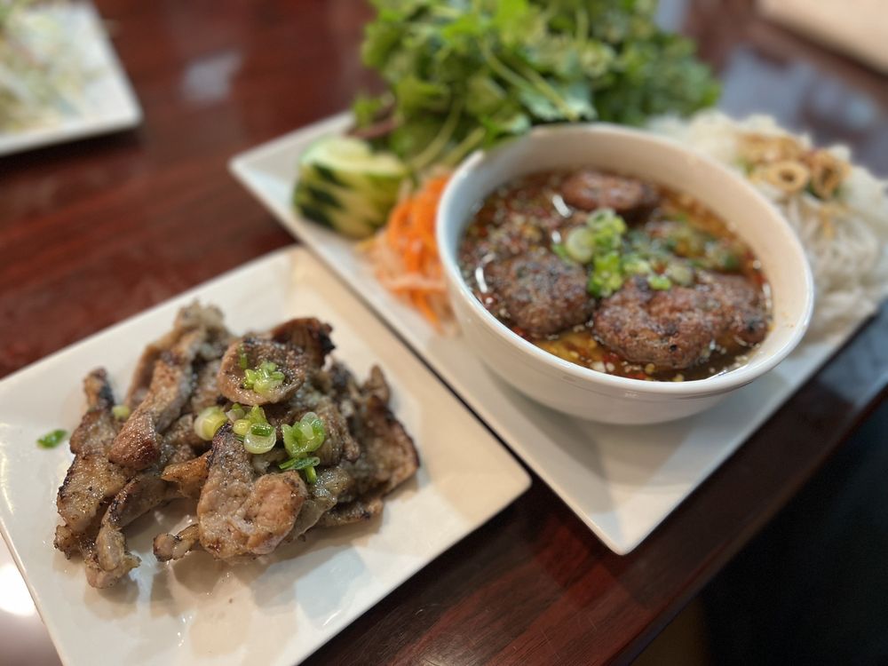 PHO 7 - Updated December 2025 - 271 Photos & 286 Reviews - 8377 ...