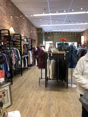 REFASHION CONSIGNED FURNITURE AND CLOTHING - Updated December 2025 - 14 ...