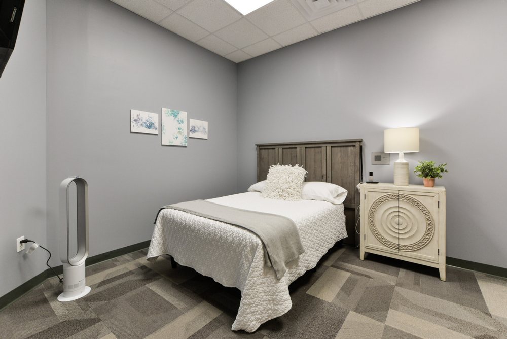 COMMON SLEEP - Updated December 2025 - 3246 S National Ave, Springfield ...