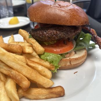 FREEPORT BAR & GRILL - Updated August 2024 - 412 Photos & 429 Reviews ...