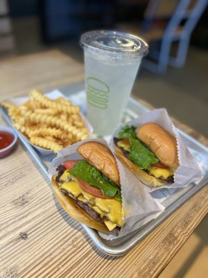 SHAKE SHACK LADUE CROSSING - Updated September 2025 - 104 Photos & 142 ...