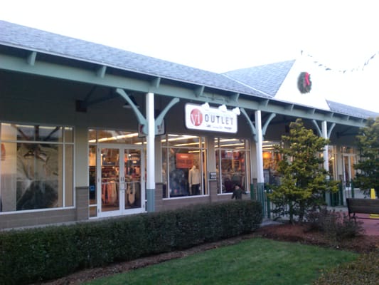 VF OUTLET - Updated July 2025 - 314 Flat Rock Pl, Westbrook ...