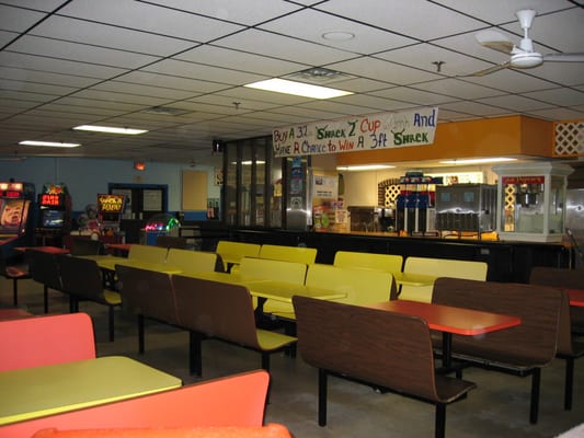 COACHLITE SKATE CENTER - 35 Photos & 70 Reviews - 1291 W Bryn Mawr Ave ...