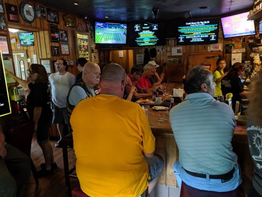 CANDLELIGHT INN - 681 Photos & 1141 Reviews - 519 Central Park Ave ...