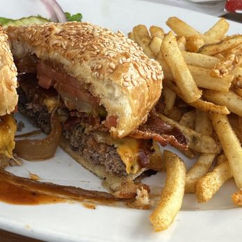 HI DIVE - Updated May 2025 - 287 Photos & 595 Reviews - Pier 28 1/2 ...