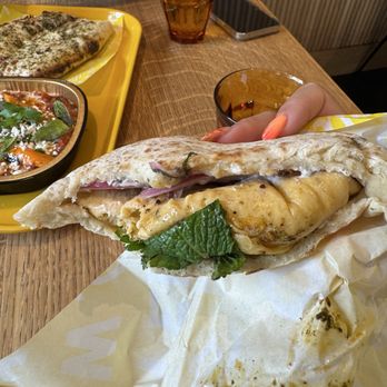 YELLOW THE CAFE - Updated July 2025 - 1029 Photos & 439 Reviews - 1524 ...