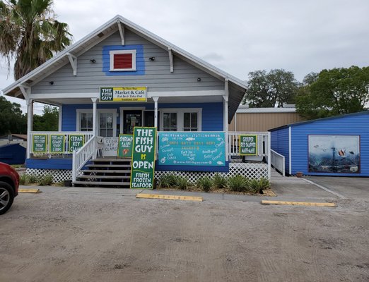 THE FISH GUY - Updated May 2024 - 156 Photos & 209 Reviews - 4114 Grand ...