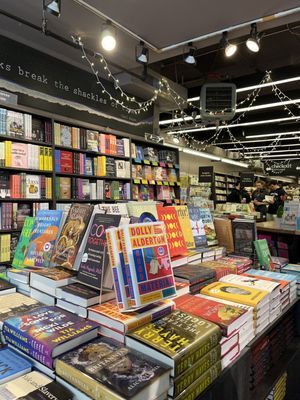 BROOKLINE BOOKSMITH - Updated July 2025 - 148 Photos & 501 Reviews ...