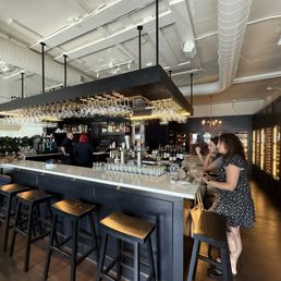 CRU BISTRO & BOTTLES - Updated July 2025 - 66 Photos & 25 Reviews - 128 ...