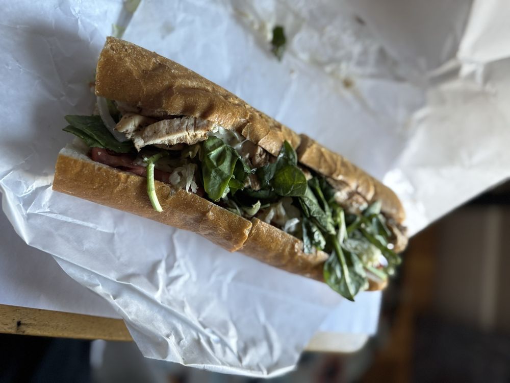 REGATTA DELI - Updated January 2026 - 39 Photos & 160 Reviews - 28 Lake ...