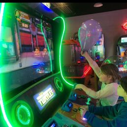 ZEPPOZ - Updated December 2025 - 36 Photos & 72 Reviews - 780 SE Bishop ...