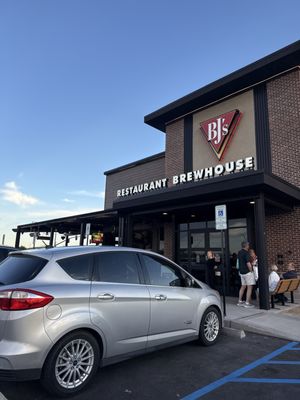 BJ’S RESTAURANT & BREWHOUSE - Updated December 2025 - 67 Photos & 87 ...