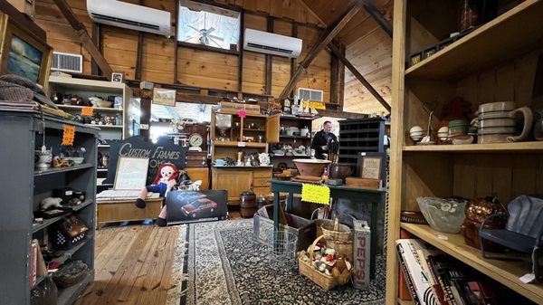 BRICKERVILLE ANTIQUES - Updated October 2025 - 2 E 28th Division Hwy ...