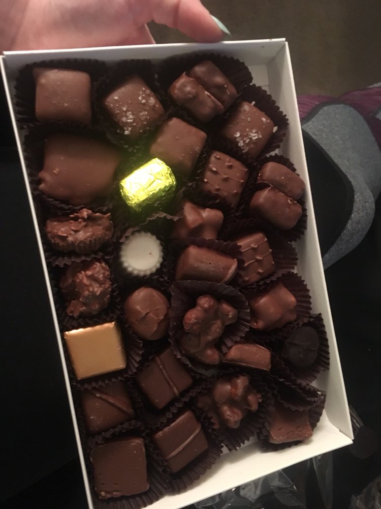 MINONK CHOCOLATE COMPANY - Updated March 2025 - 551 N Chestnut St ...