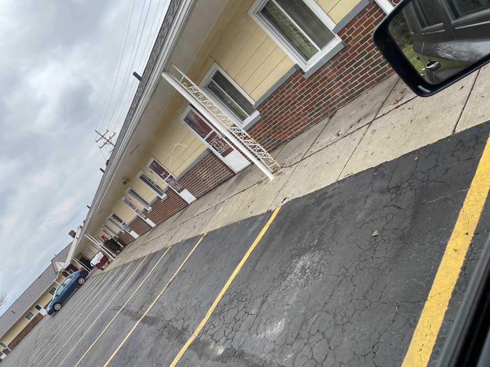 CEE-RAY MOTEL - Updated December 2025 - 953 Northfield Rd, Bedford ...